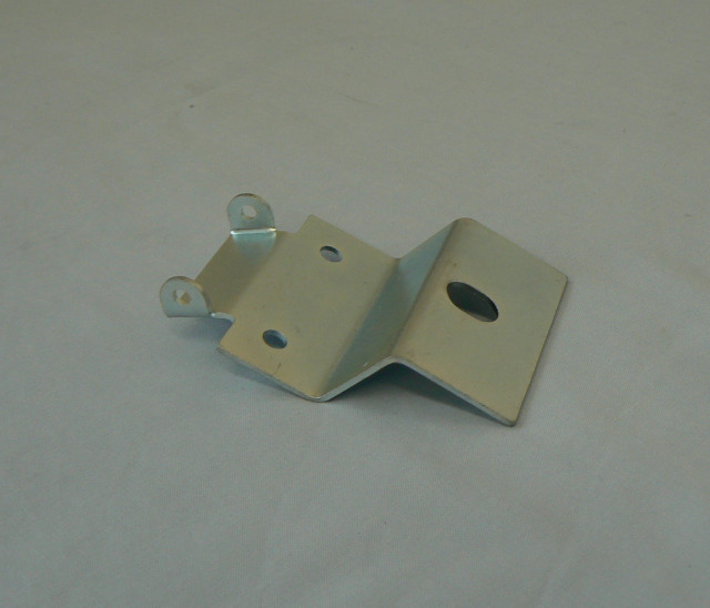 SJ036B0017 BOOT STAY BRACKET (On body)