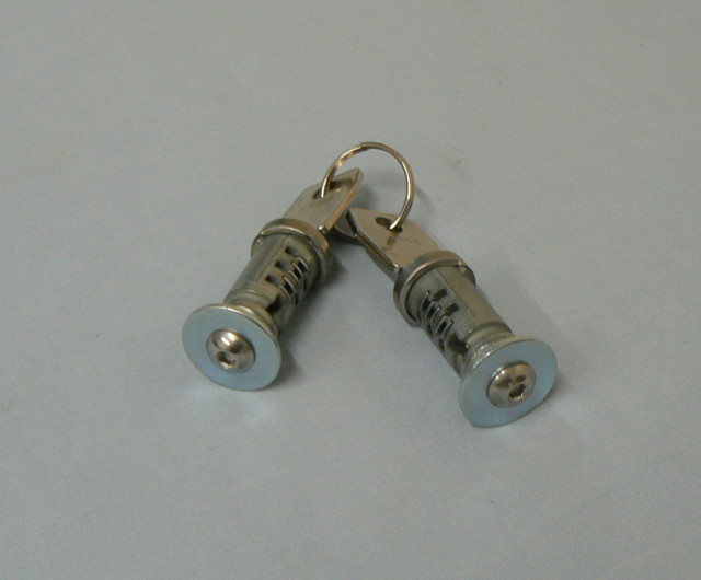 SJ075U0003 PAIR of DOOR LOCK, BARRELS and KEYS